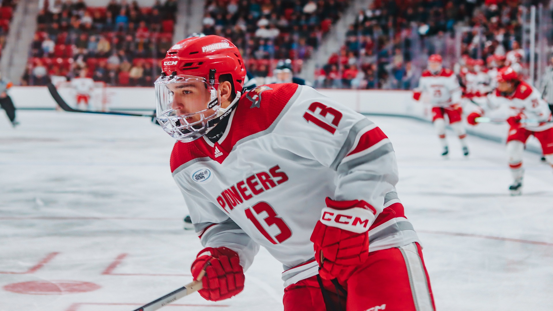 Men’s Ice Hockey Falls to No. 16/16 UNH, 6-2 - Sacred Heart University