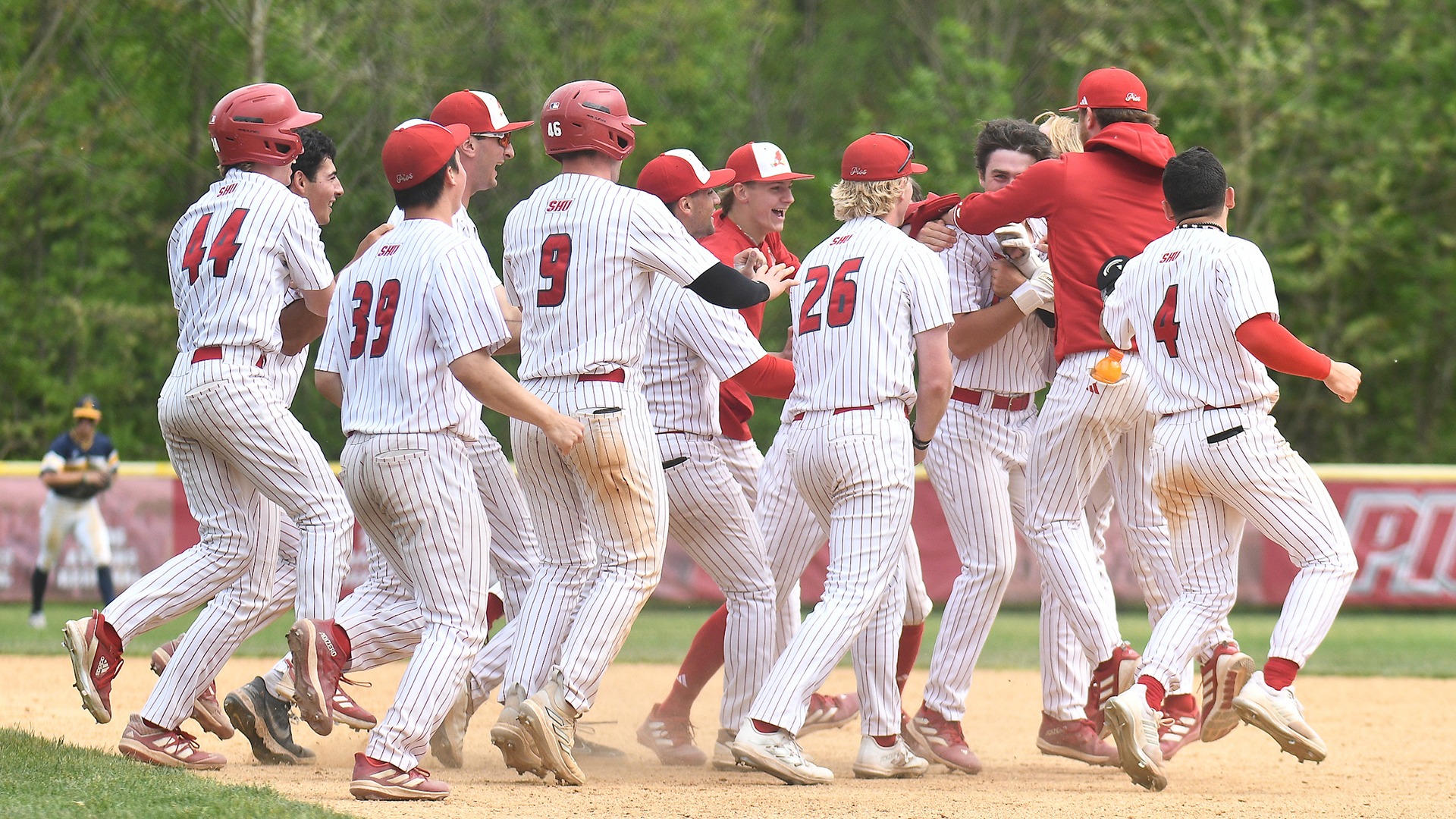 Baseball Walks Off Quinnipiac to Cap 18-17 Circus - Sacred Heart University