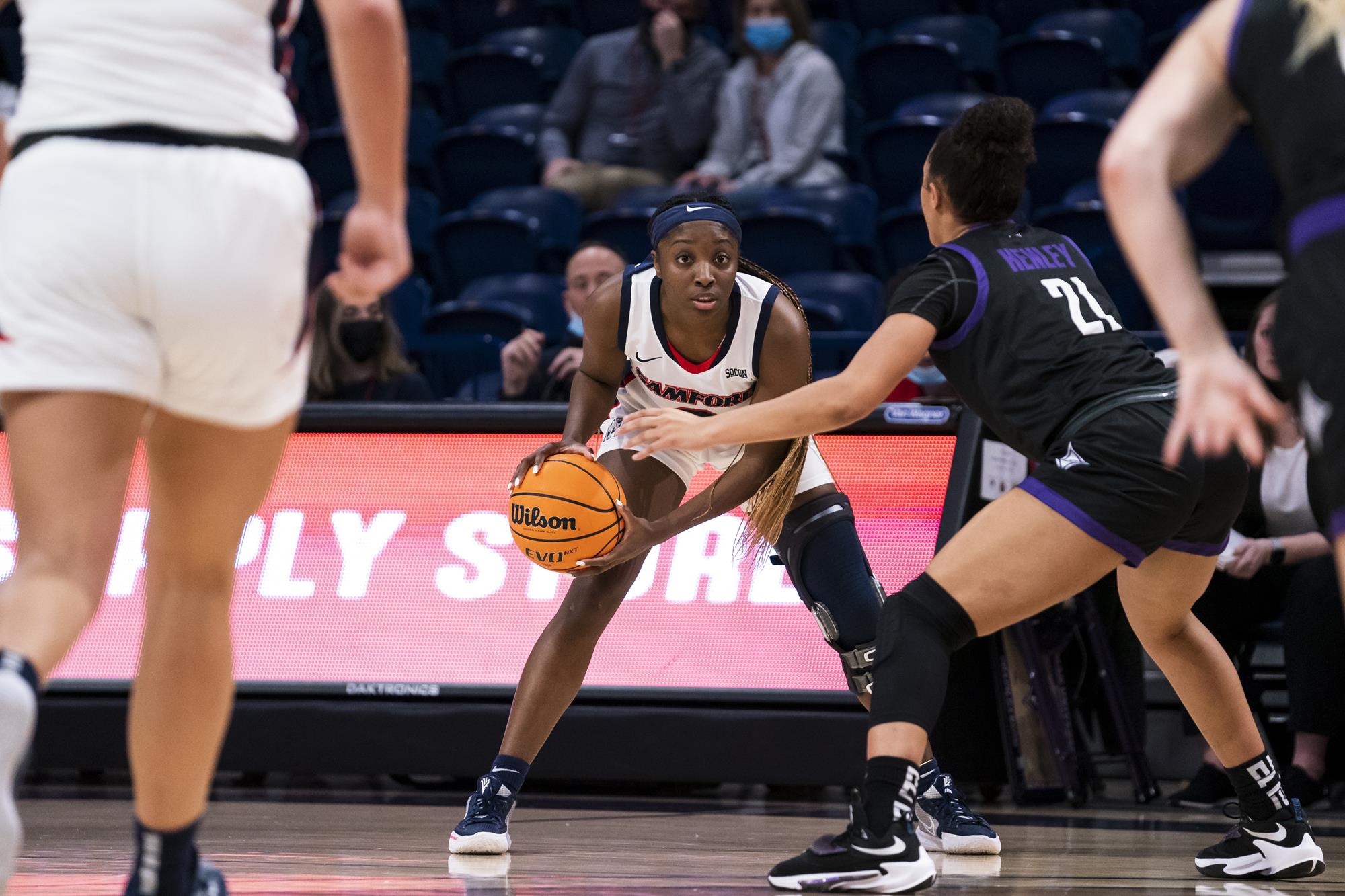 Shauntai Battle - Women's Basketball - Samford University Athletics