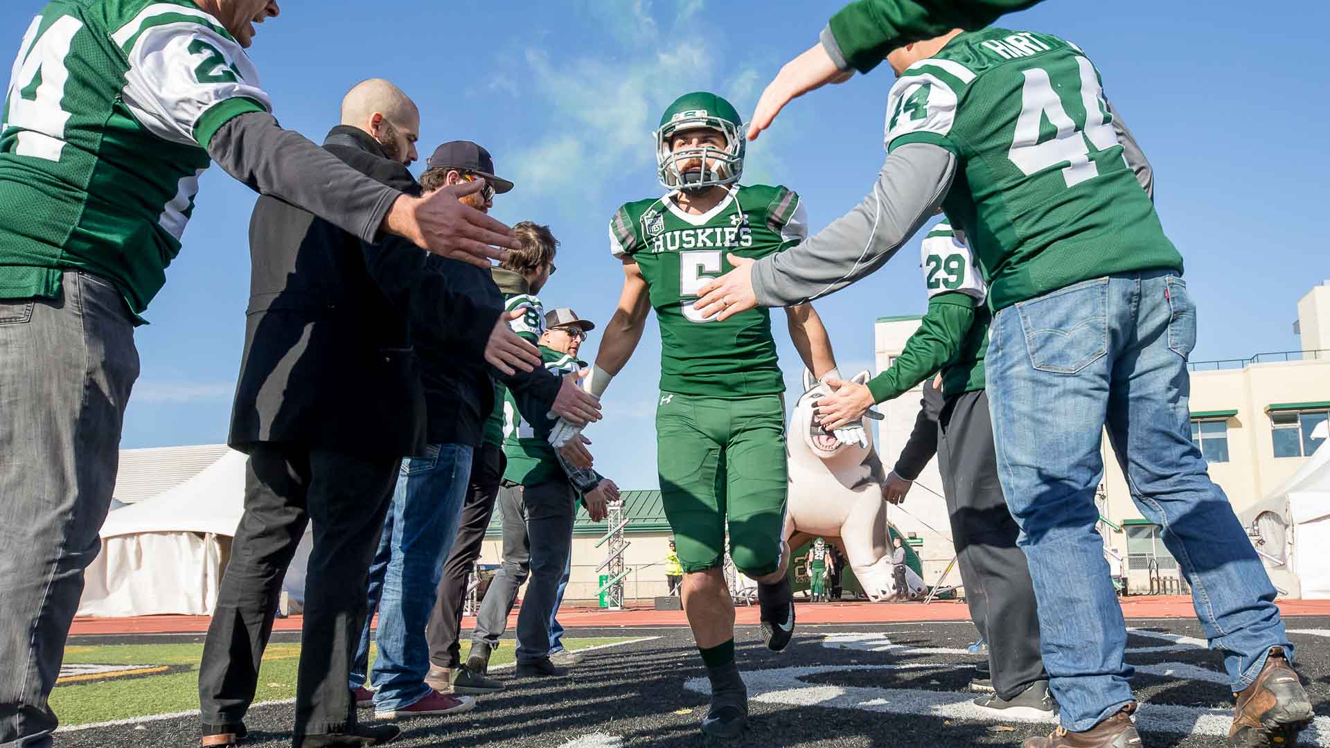 Tyler Chow - Football - Huskie Athletics