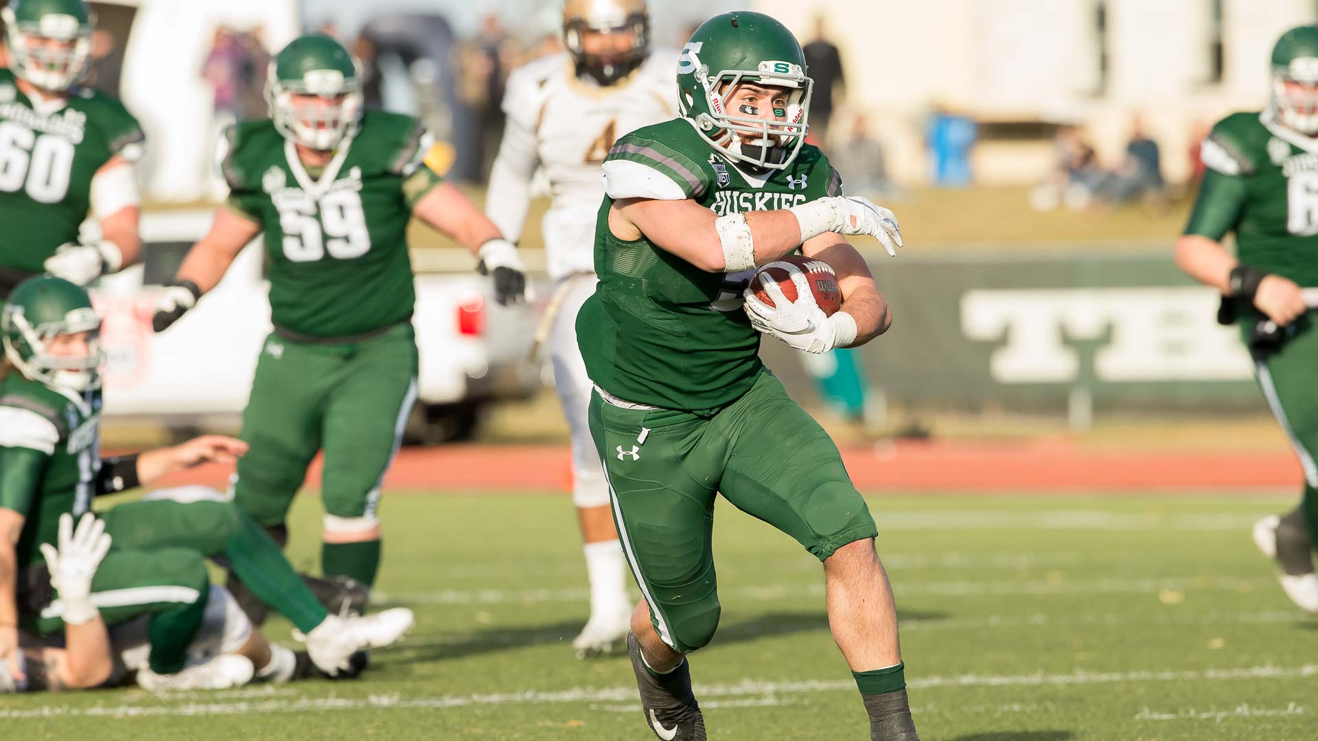 Tyler Chow - Football - Huskie Athletics