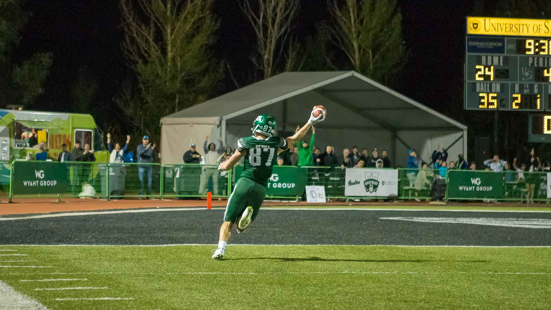 Daniel Perry - Football - Huskie Athletics