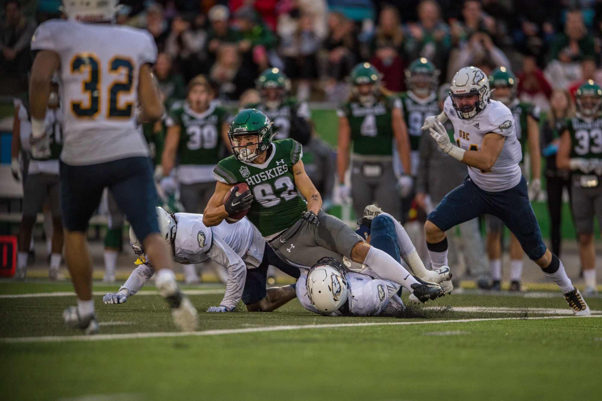 PREVIEW: No. 2 Huskies head west, take on Thunderbirds in search of 7-0 ...