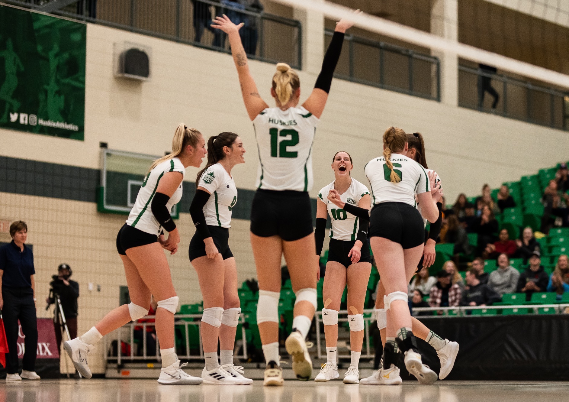 Mandi Fraser - Women's Volleyball - Huskie Athletics