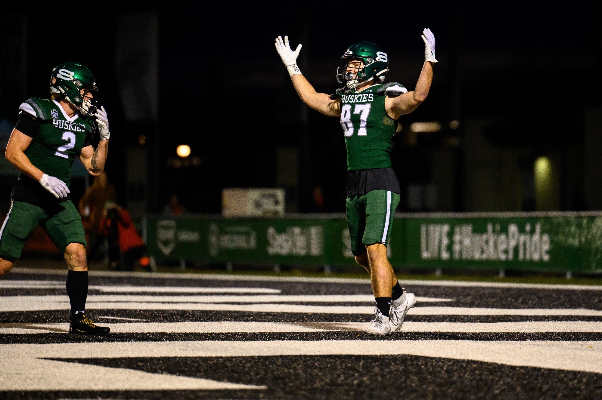 FB: Thriller at Griffiths Stadium as Huskies Take Down Undefeated ...