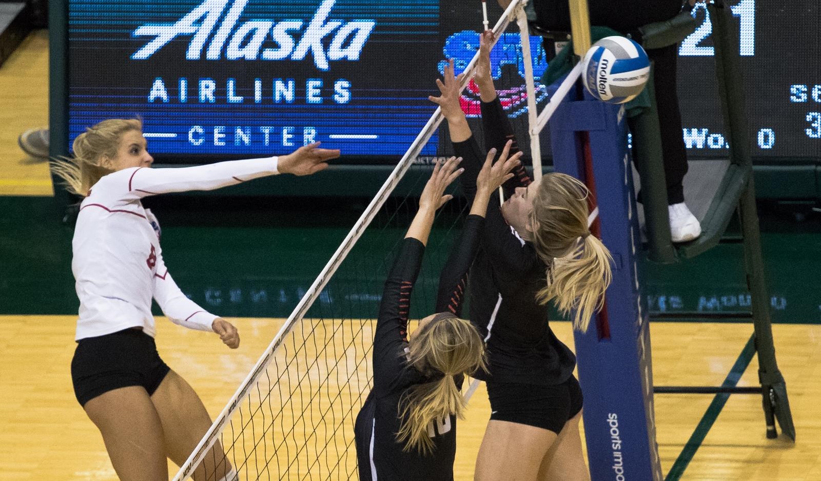 Emma Jennings - 2016 - Volleyball - Simon Fraser University Athletics