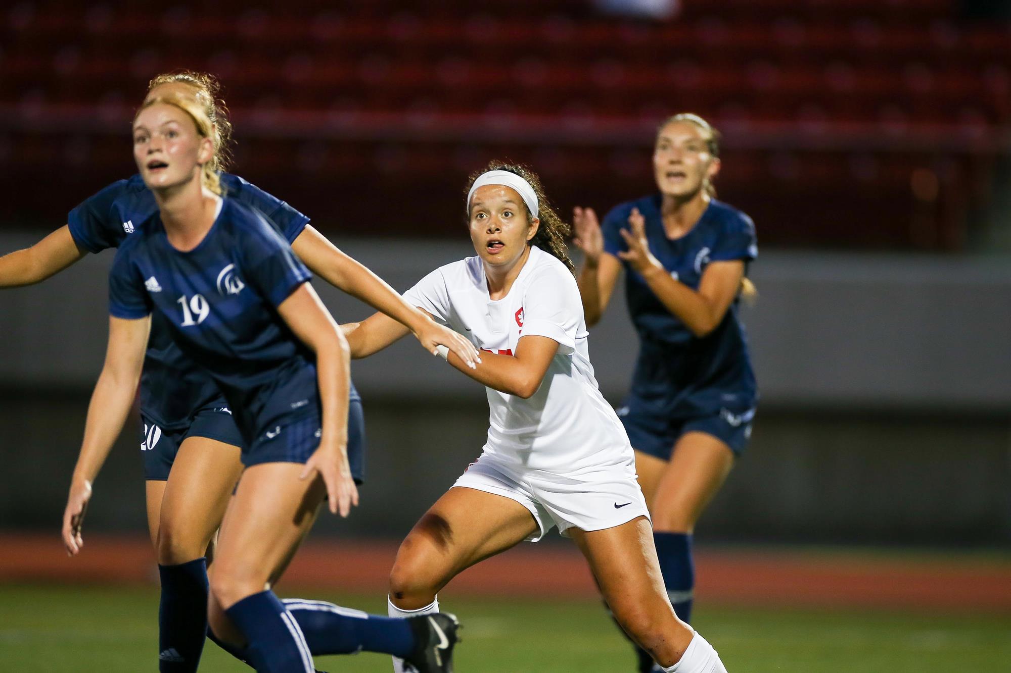 Mackenzie Almeida - 2023 - Soccer - W - Simon Fraser University Athletics