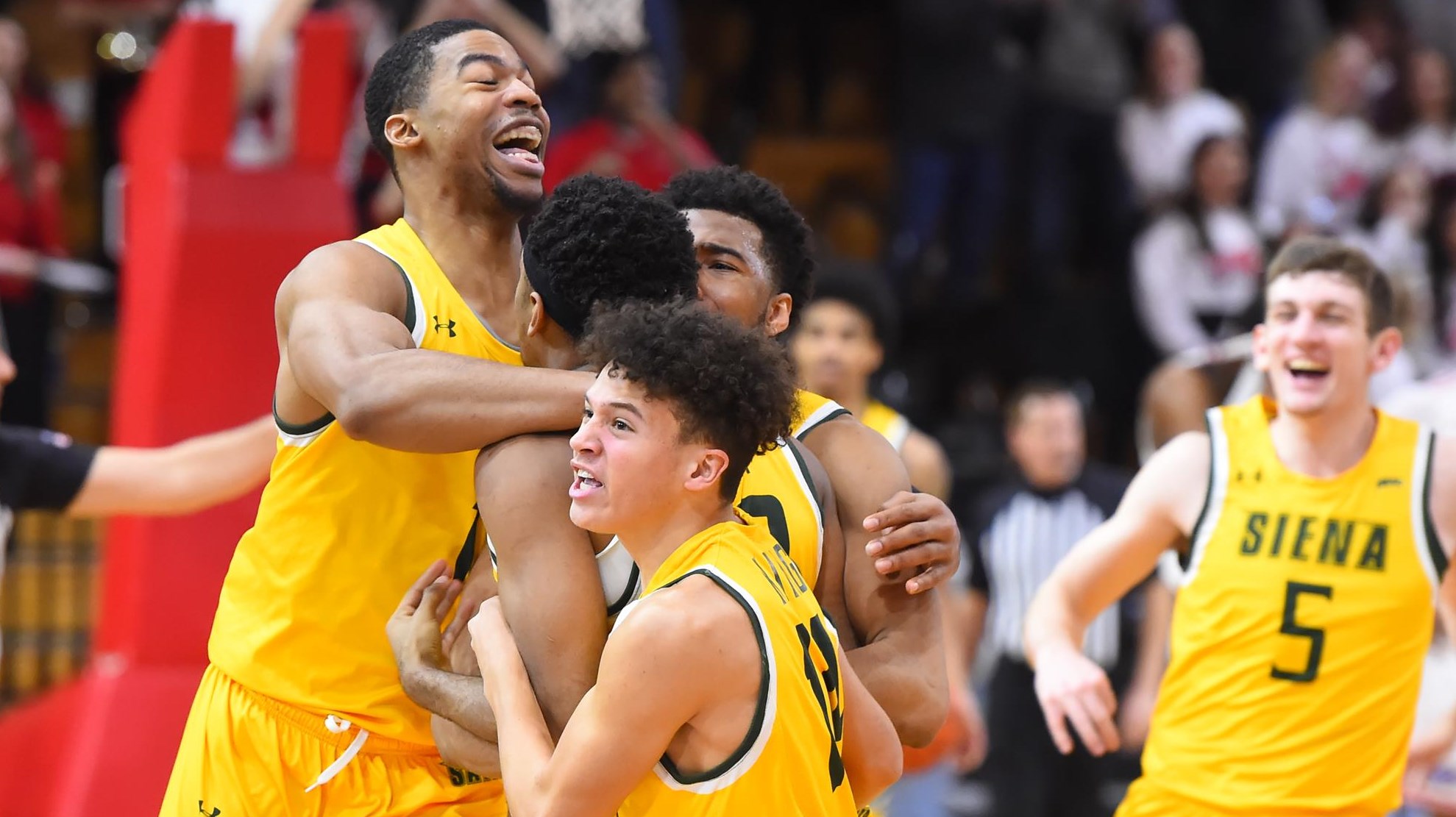 Saints, Pickett Pull Off Buzzer Beating Victory - Siena College Athletics