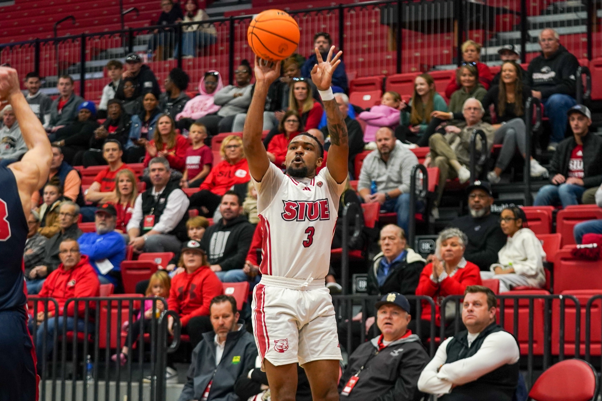 Men's Basketball Moves to 4-0 at Home with Win Over Green Bay - SIUE