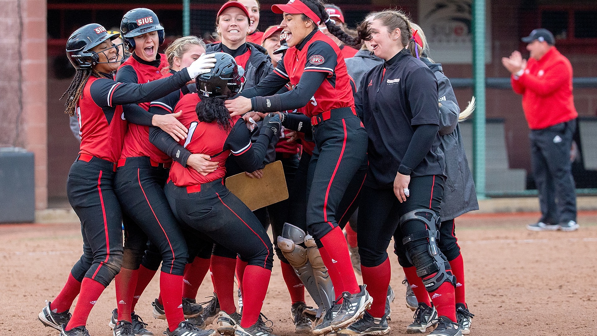 SIUE Stuns SLU 6-5 With Come-From-Behind Victory - SIUE