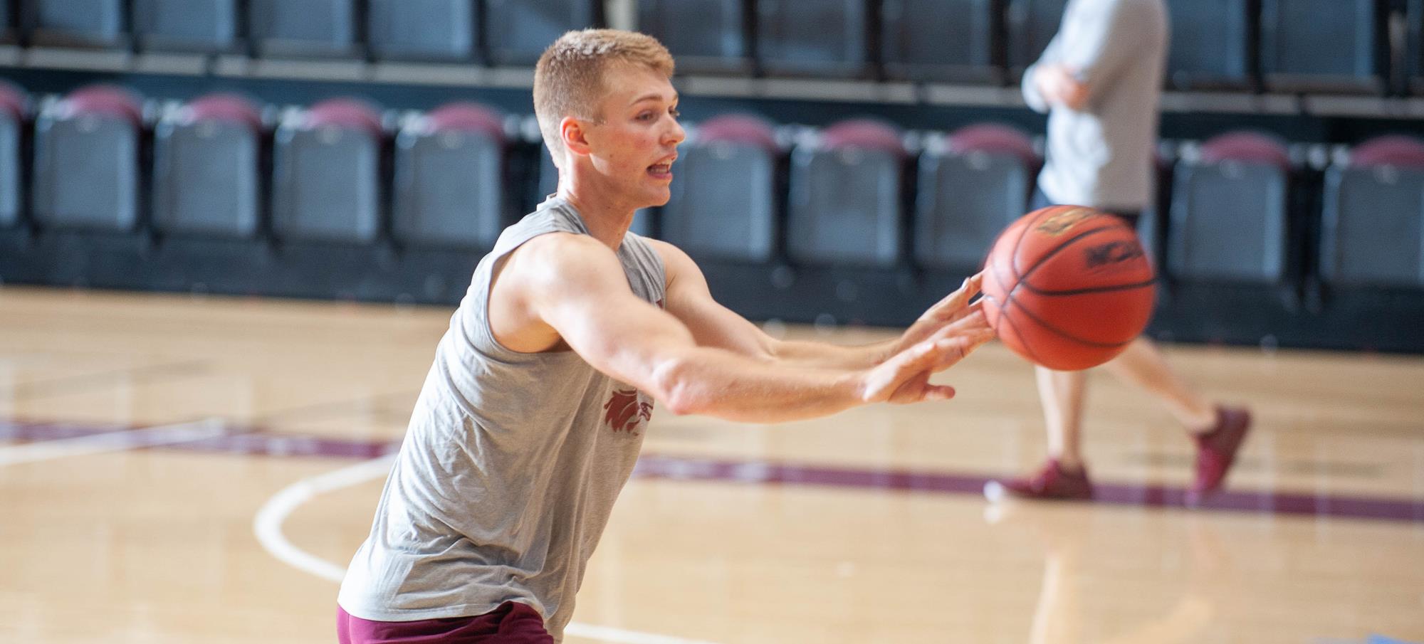 Marcus Domask - Men's Basketball - Southern Illinois University Athletics