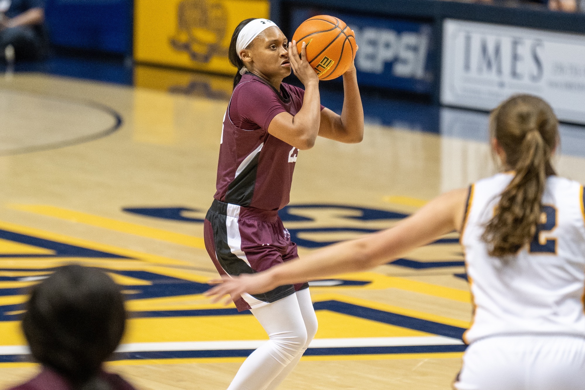 Ashley Jones - Women's Basketball - Southern Illinois University Athletics