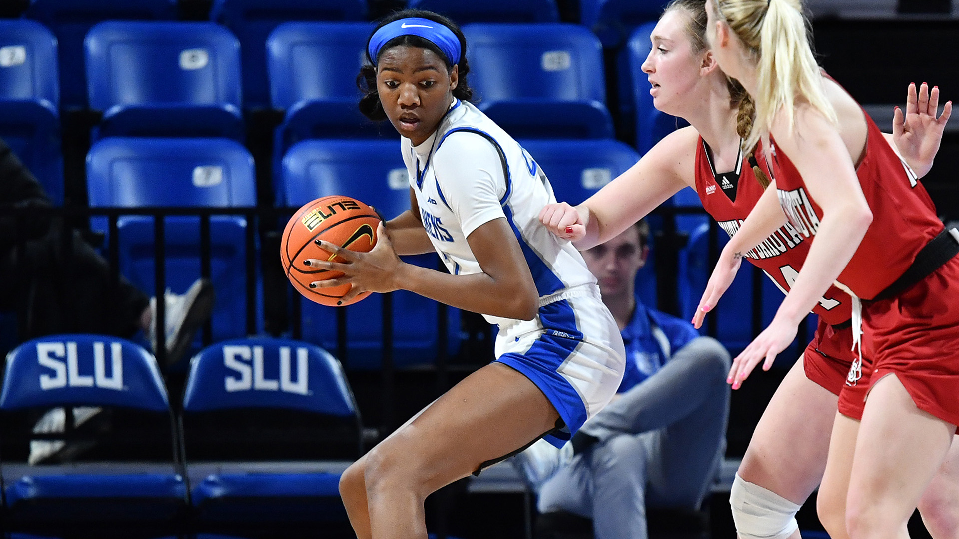 Flowers Drops Career-High 24, McMakin Surpasses 2,000 at Davidson ...