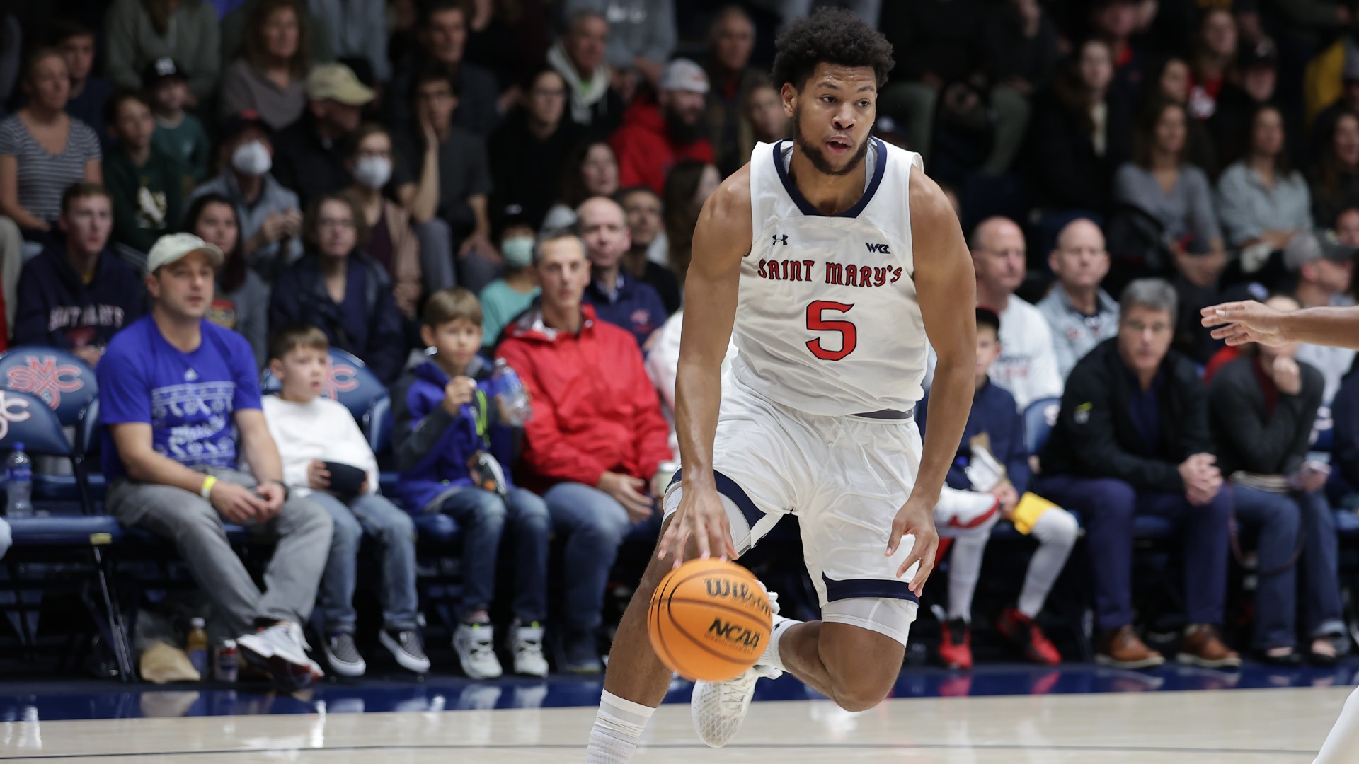 Joshua Jefferson - Men's Basketball - SMC California Athletics
