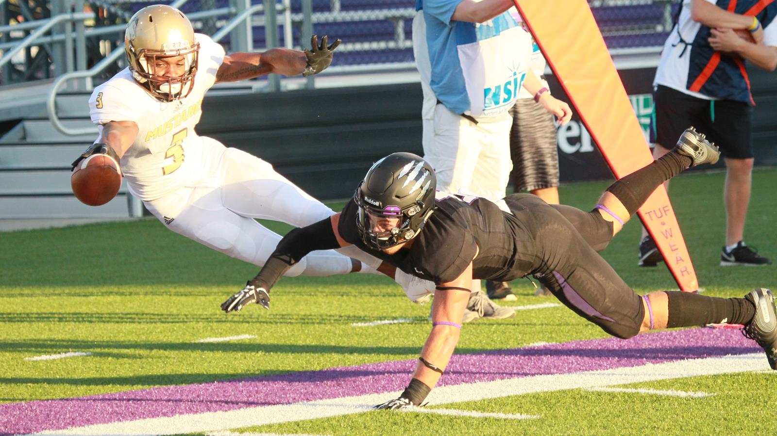 Daniel Davis - Football - SMSU Athletics