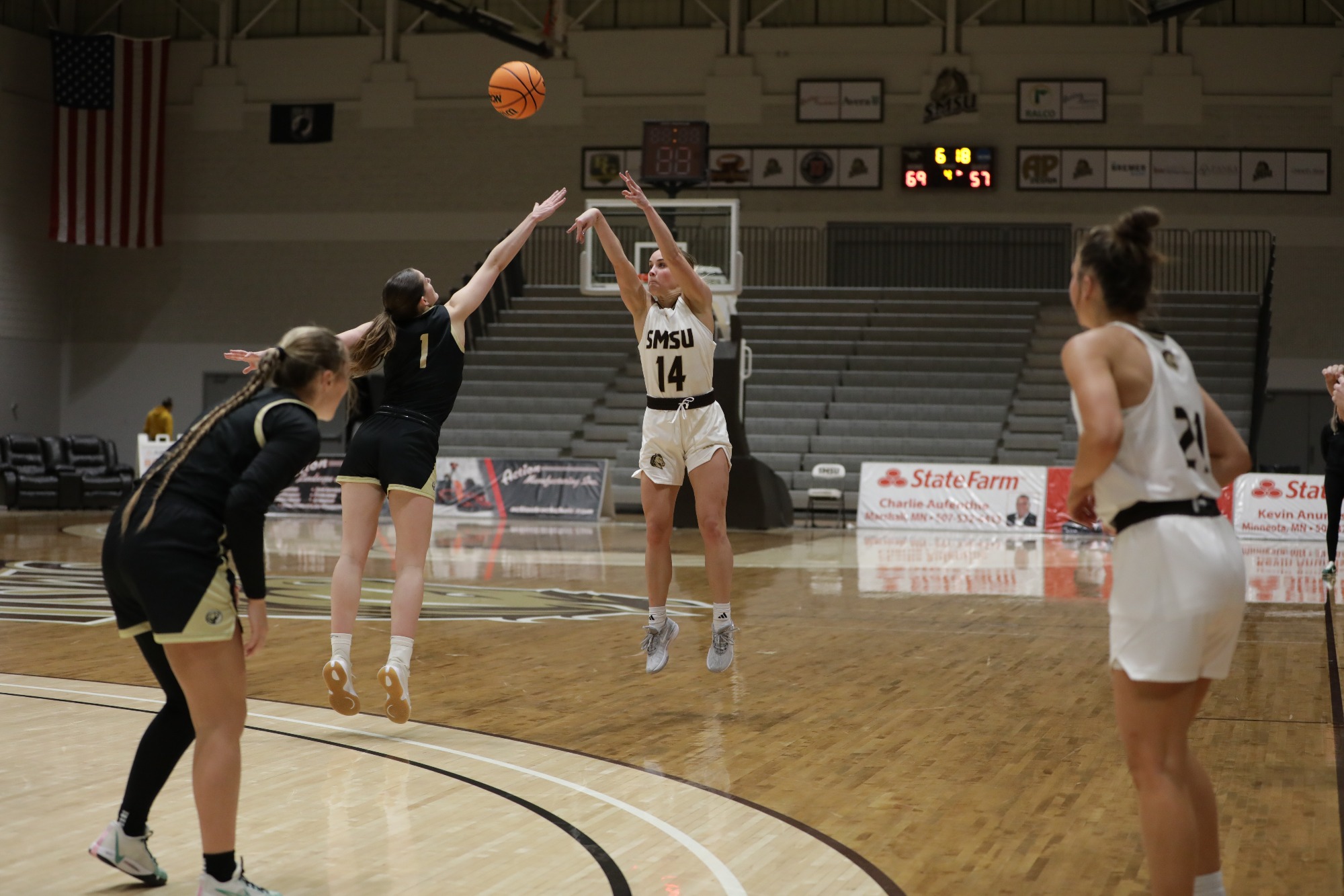 Mustangs use fast-paced first half to push past Beavers - SMSU Athletics