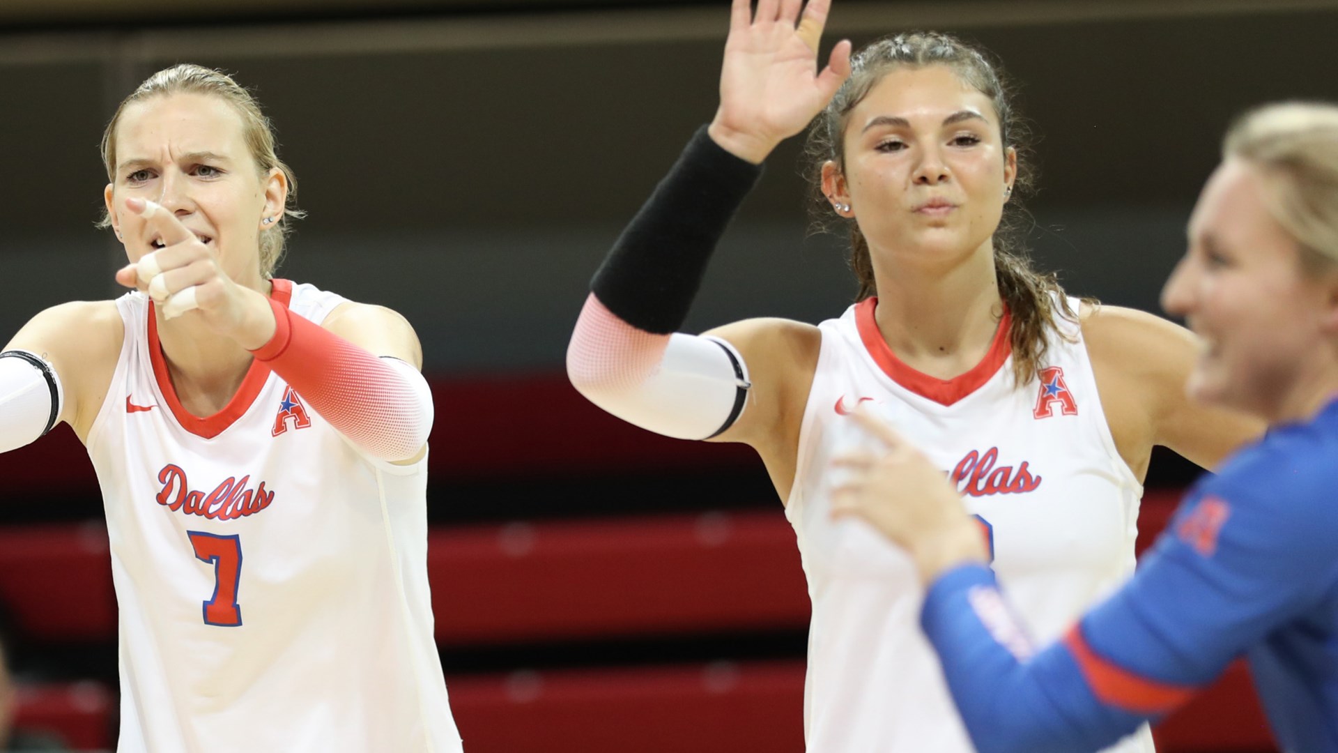 Volleyball Races Past Bearcats - SMU Athletics