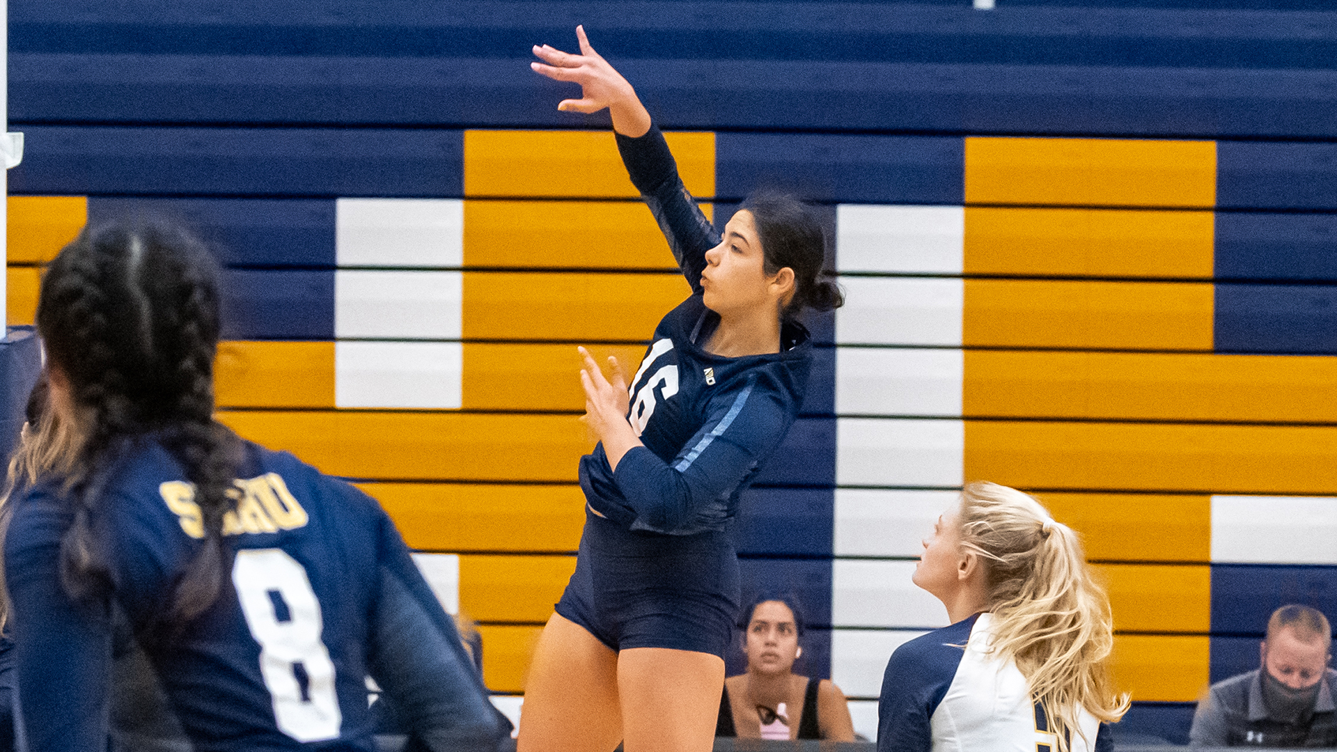 Women's Volleyball Pulls Out Five-Set Victory at Franklin Pierce - Southern New Hampshire University