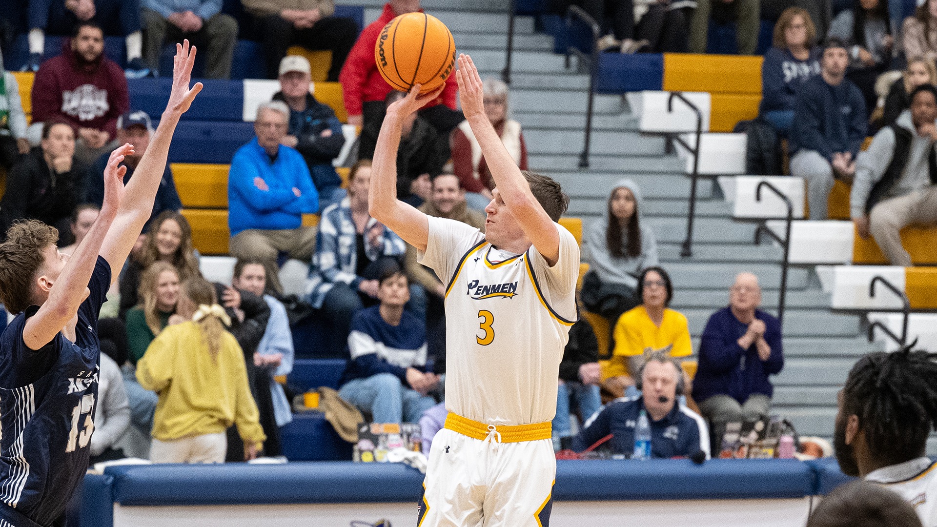 Men's Basketball Stung by AIC, 70-56 - Southern New Hampshire University