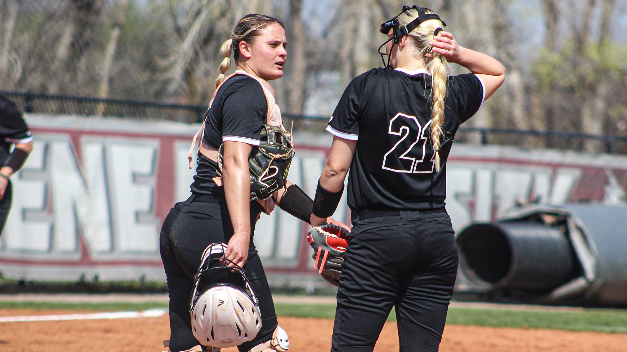 SNU Splits with Blossoms - Southern Nazarene University Athletics