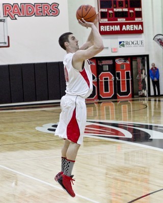 Kyle Tedder - Men's Basketball - Southern Oregon University Athletics