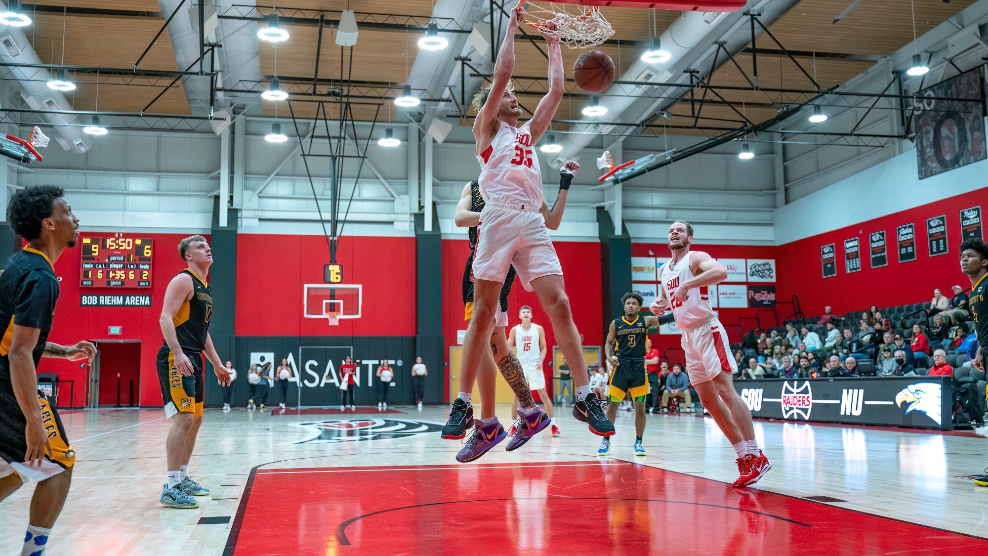 Raiders slam Eagles, 92-58 - Southern Oregon University Athletics