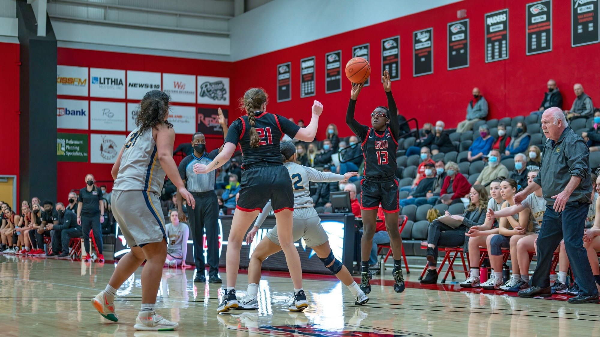 Allison posts 8 steals as Raiders beat Multnomah - Southern Oregon ...