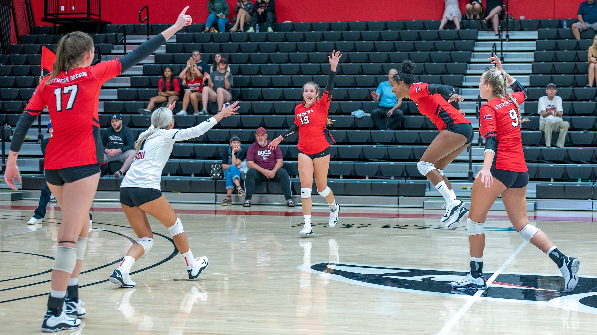 Testoni, Van Well lead SOU to back-to-back wins - Southern Oregon ...