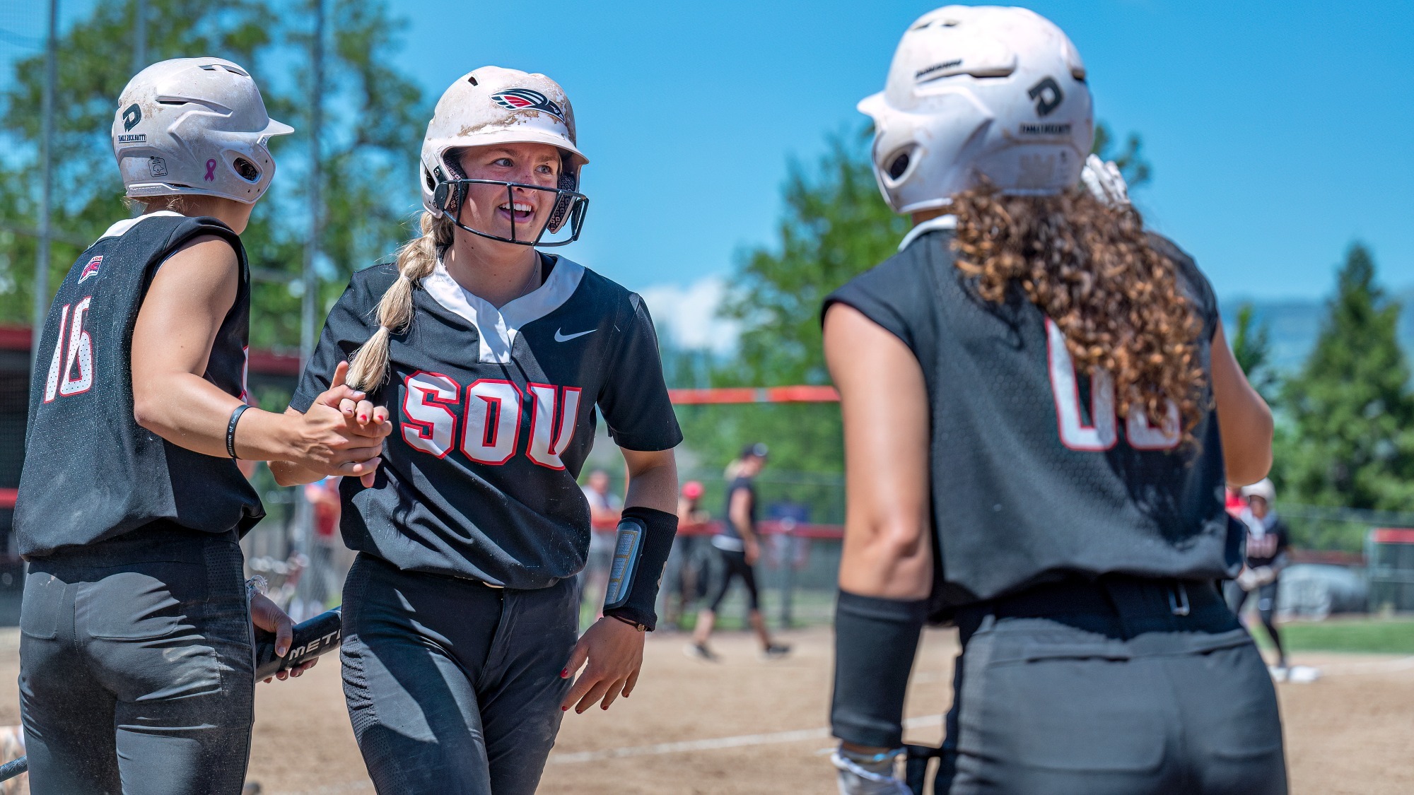 Raiders avoid elimination with back-to-back wins - Southern Oregon ...