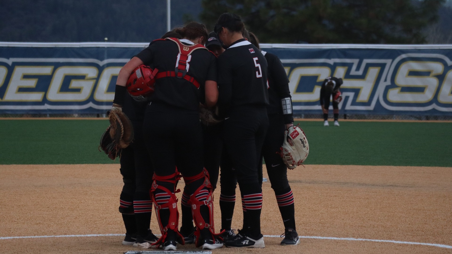 Raiders drop tourney opener to No. 6 Yotes - Southern Oregon University ...