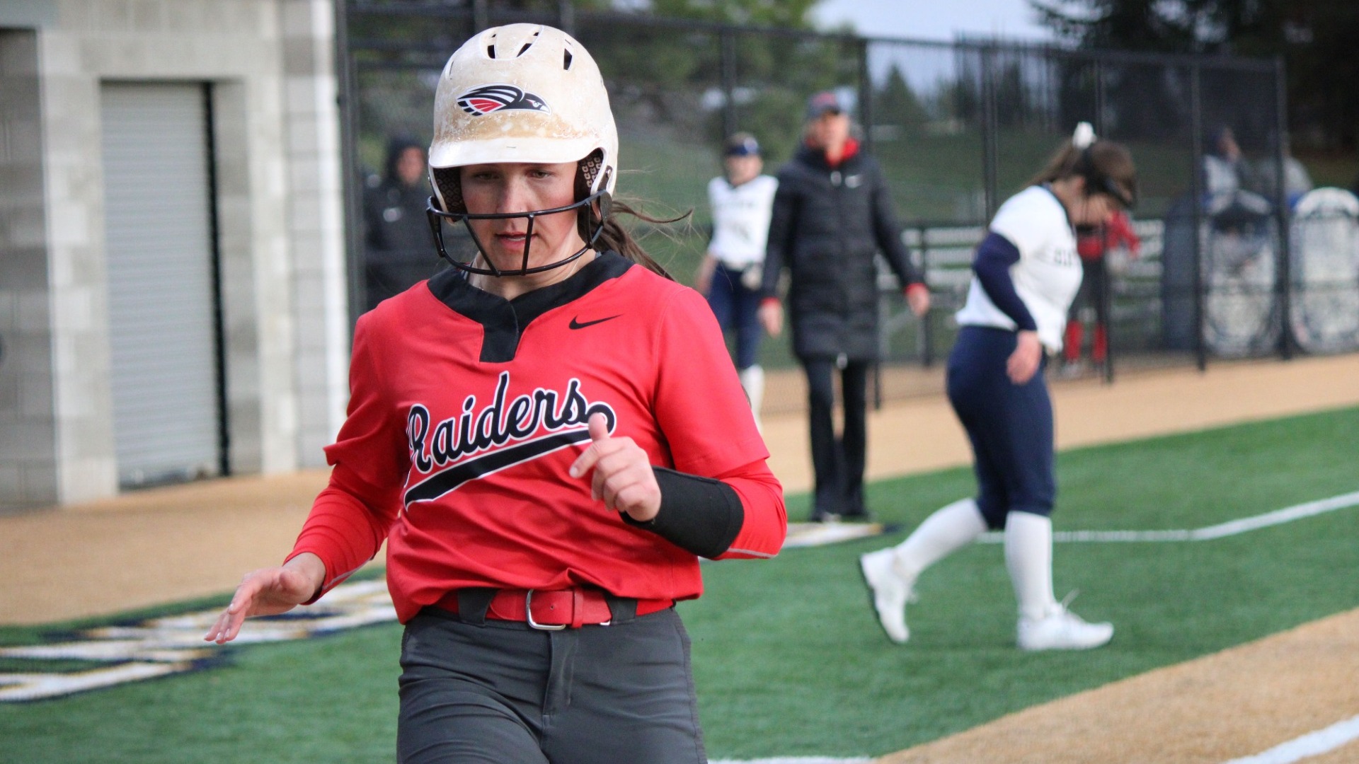 Owls score 3 in 7th to knock out Raiders - Southern Oregon University ...
