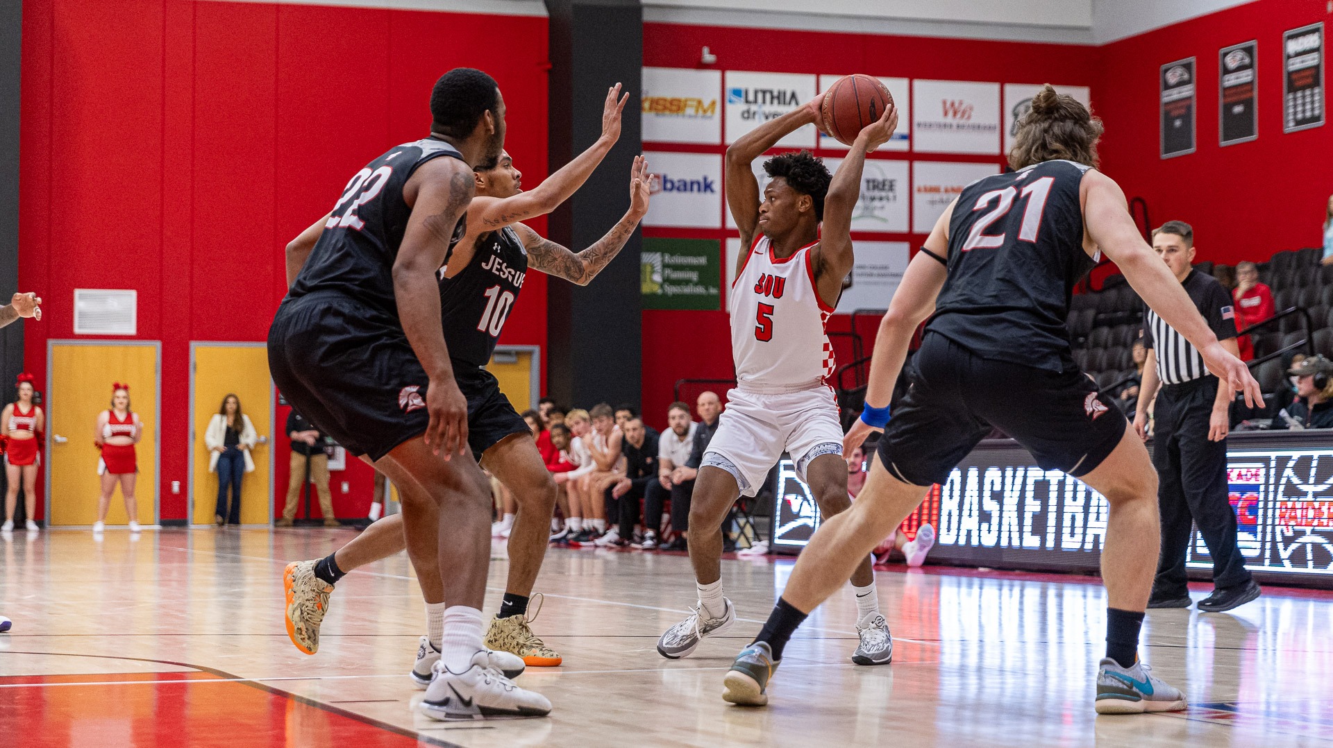 Raiders get 10th CCC win against Knights, 88-62 - Southern Oregon ...