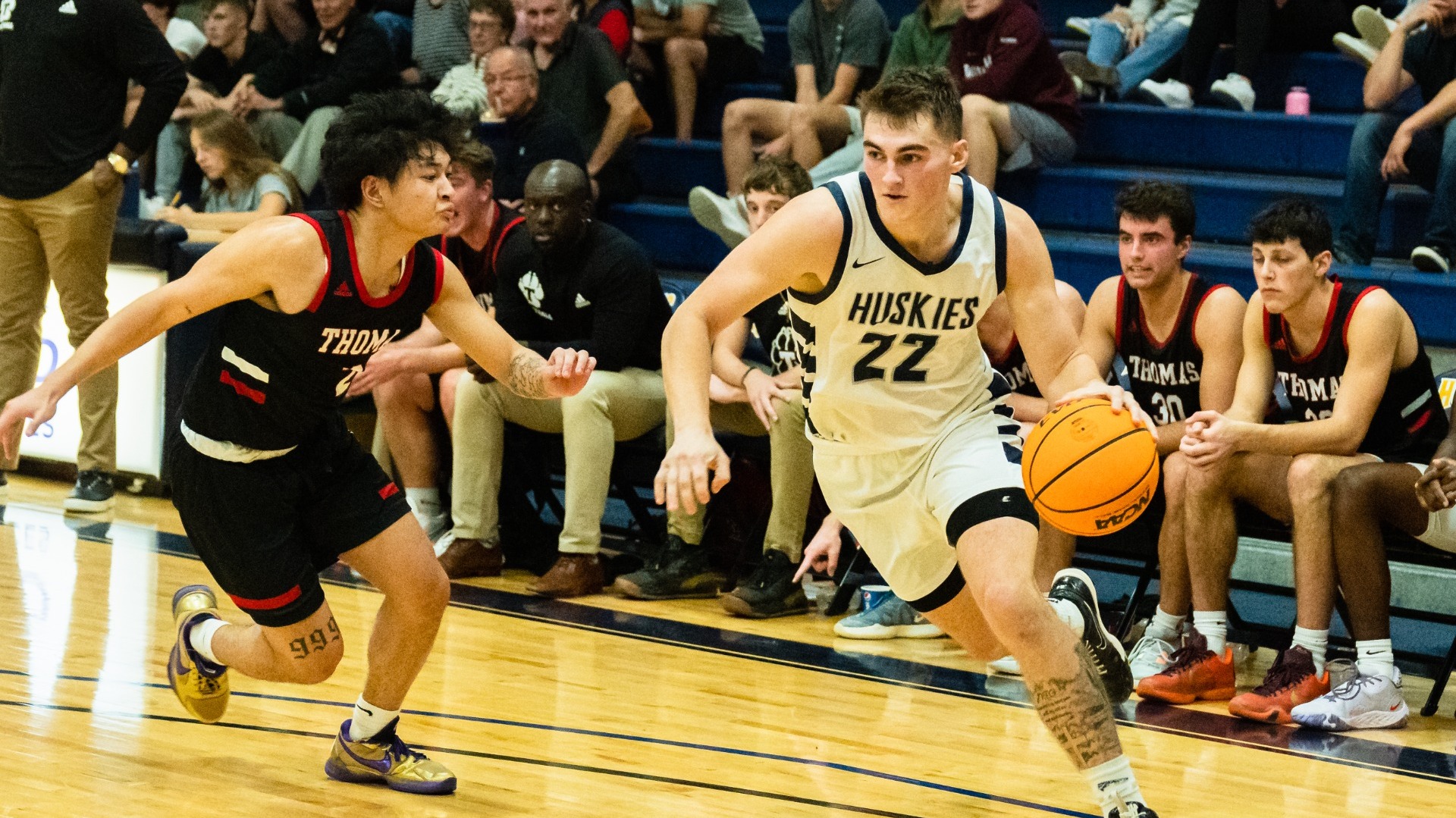 Hawes Lead Huskies Over Rhode Island College 89-76 - University of Southern Maine