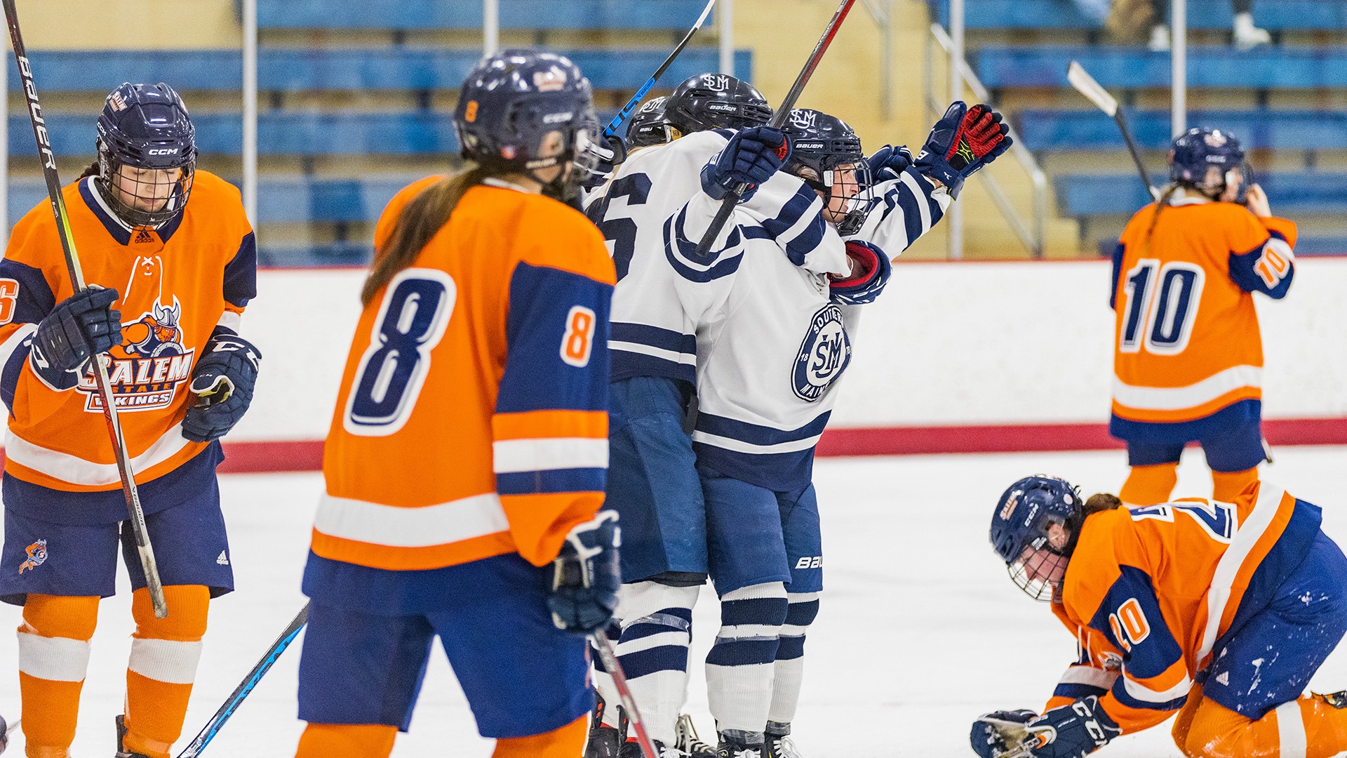 Huskies and Vikings Skate to 1-1 Tie - University of Southern Maine