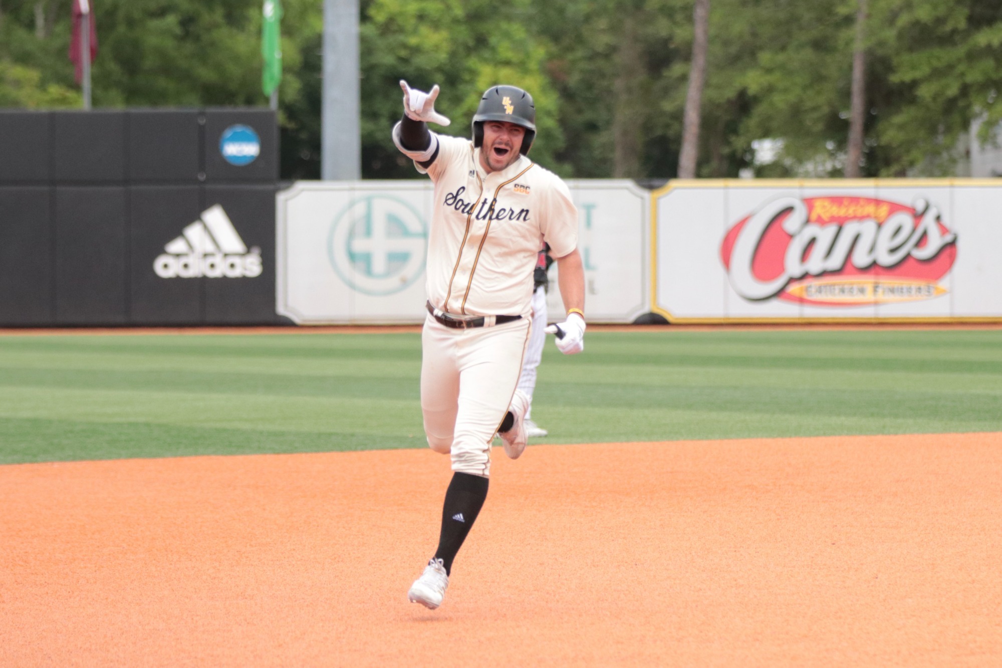 Lynch Hits Two Grand Slams in 11-9 Series-Clinching Win Saturday over ...
