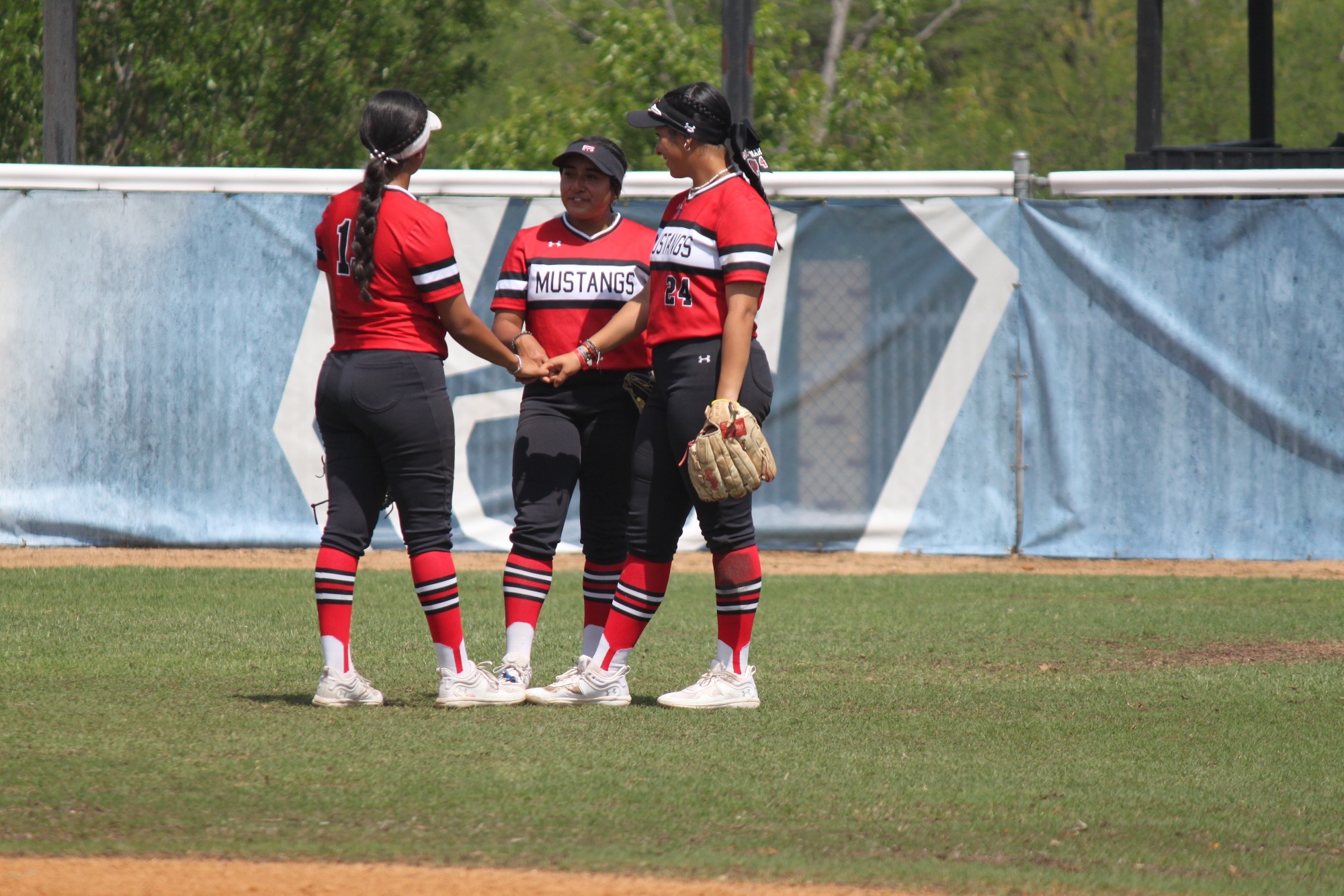 SB: USW Splits with LCU and XULA - University of the Southwest Athletics