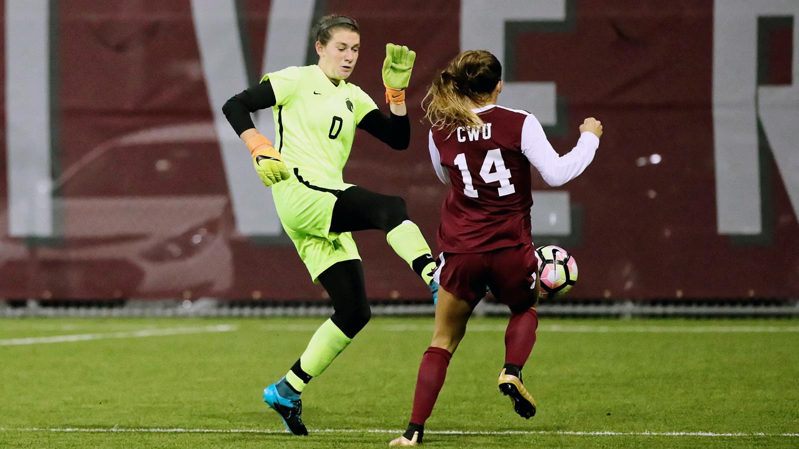 Molly Stinson - Women's Soccer - SPU Athletics