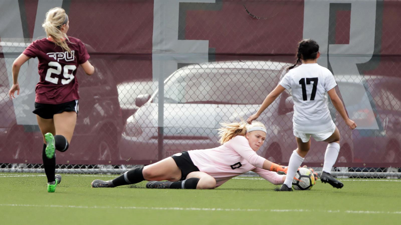 Riley Travis - Women's Soccer - SPU Athletics