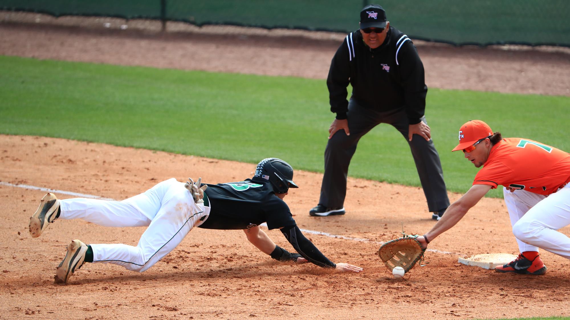 Hatters Finish Off Sweep of FAMU - Stetson University Athletics