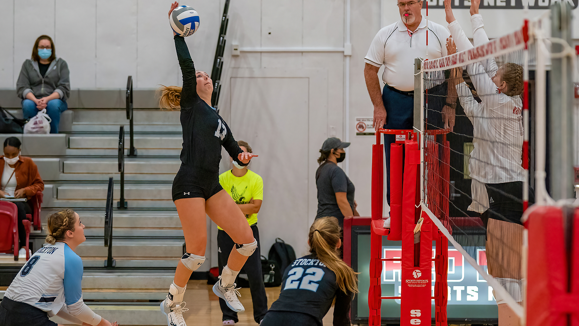 Charlotte Leon - Volleyball - Stockton University Athletics