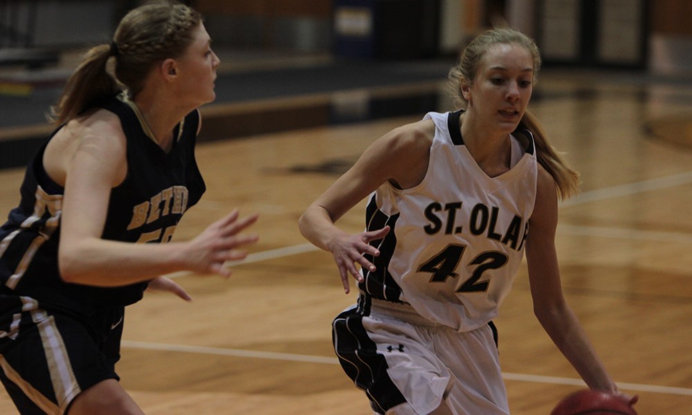 Molly Riedel - Women's Basketball - St. Olaf College Athletics