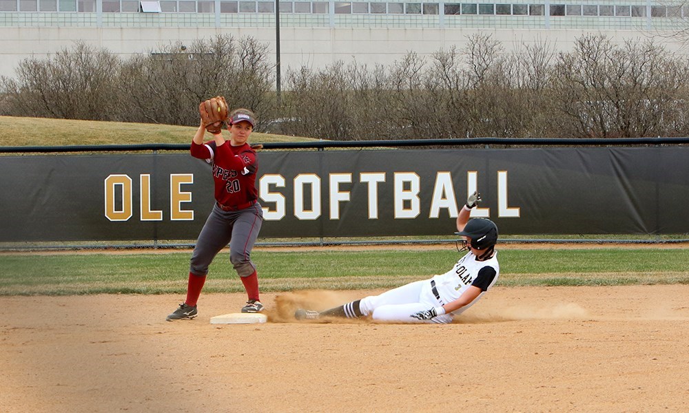 Maggie Casper - Softball - St. Olaf College Athletics