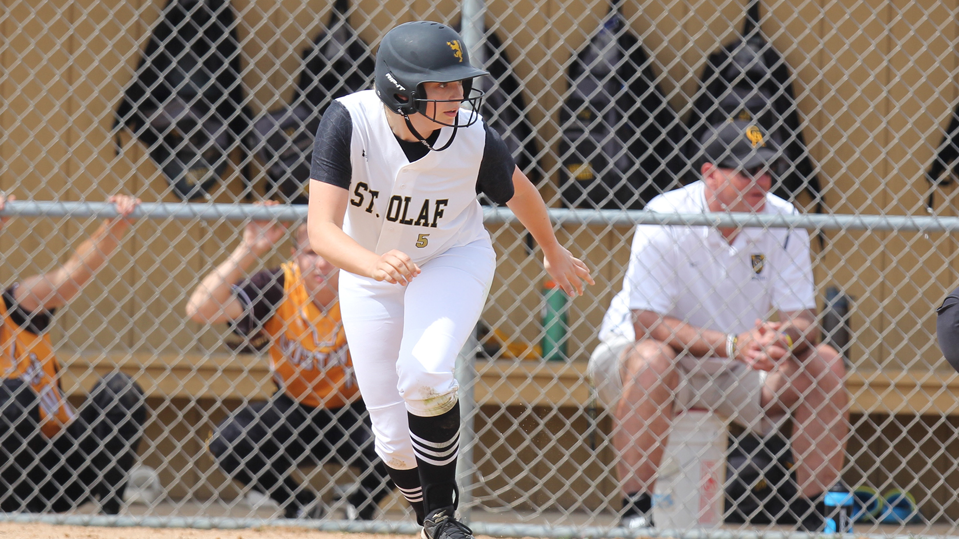 Alison Curry - Softball - St. Olaf College Athletics