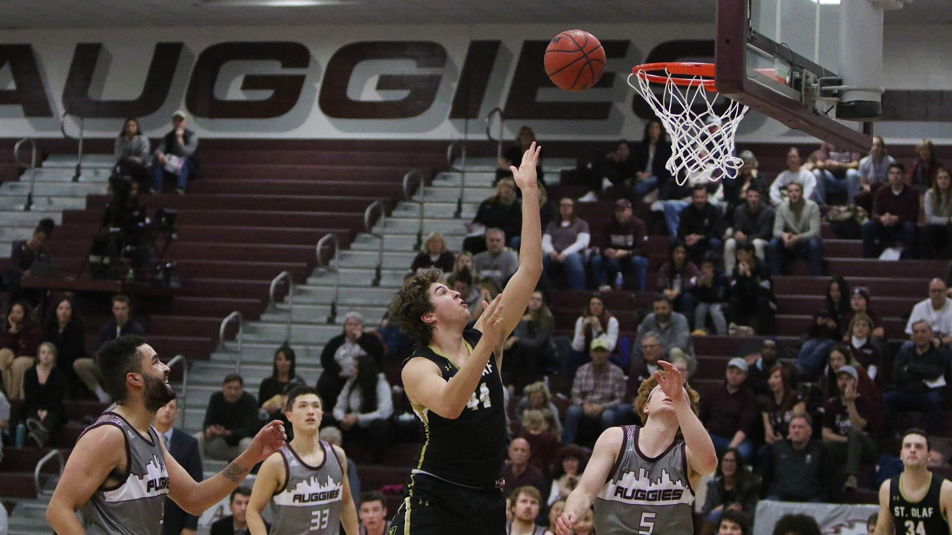 Carter Uphus - Men's Basketball - St. Olaf College Athletics