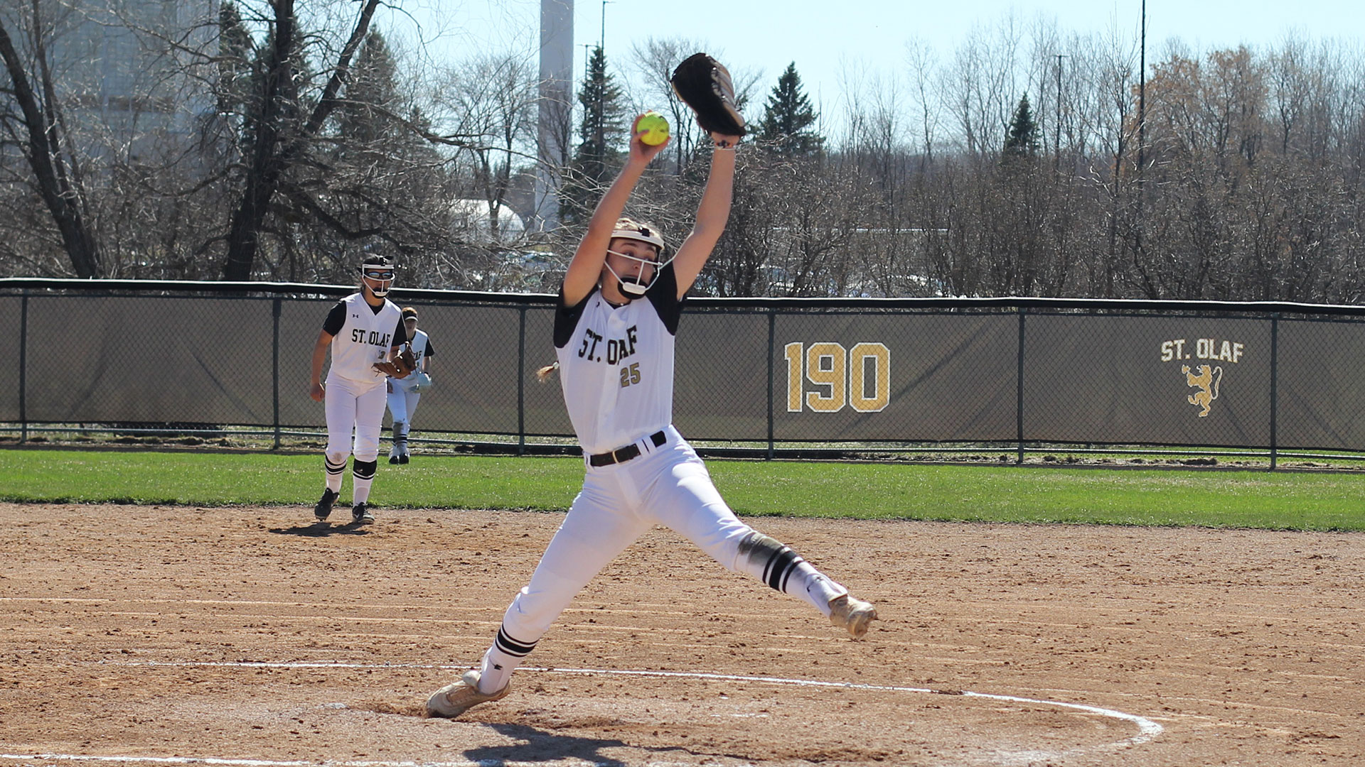 Sydney Robson - Softball - St. Olaf College Athletics