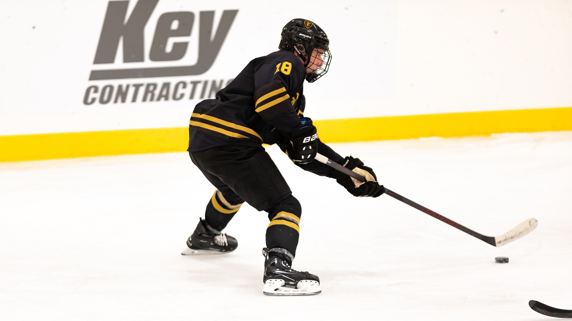 Pointer breaks 1-1 tie late, men's hockey finishes off sweep of Pipers ...