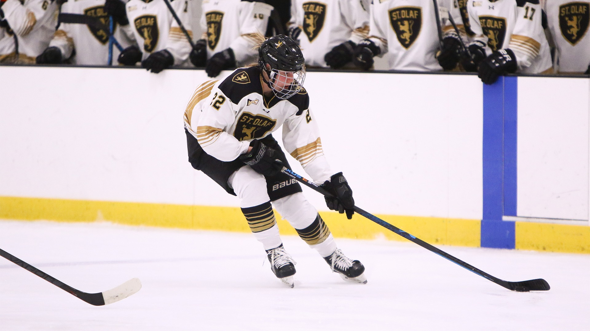 Hamline completes sweep of women's hockey - St. Olaf College Athletics