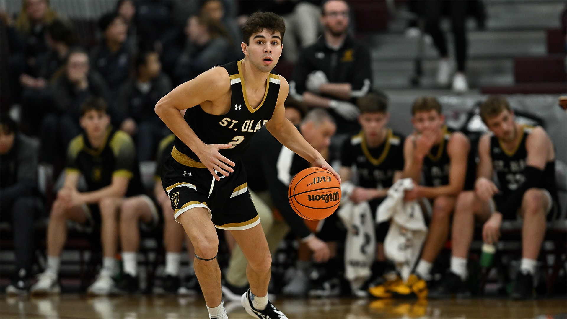 Bench sparks men's basketball to road win over Auggies - St. Olaf ...