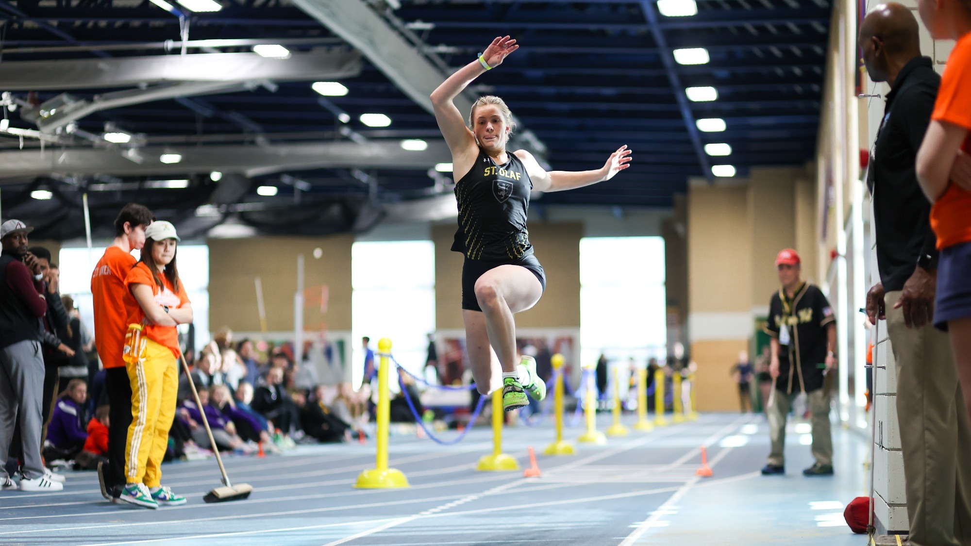 Annika Muller - Women's Track and Field - St. Olaf College Athletics