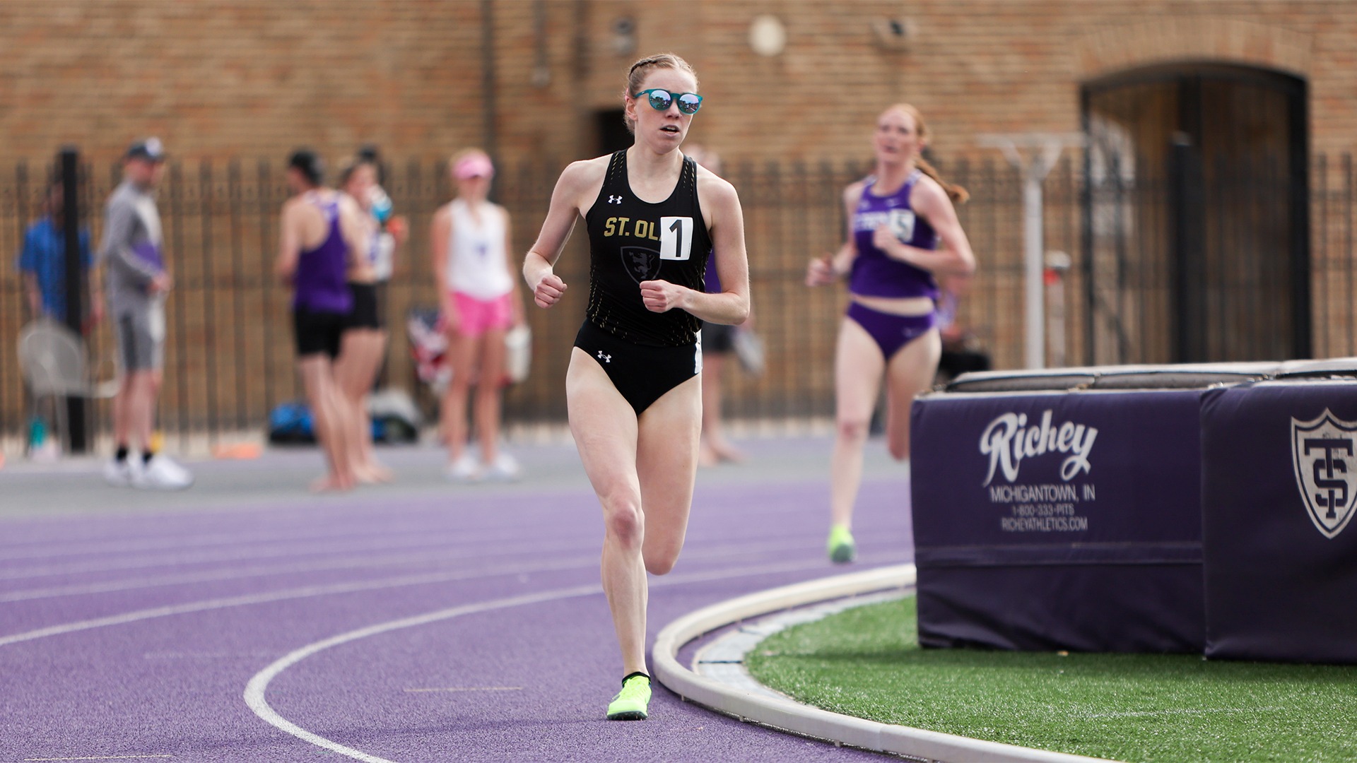 Christine Albrecht - Women's Track and Field - St. Olaf College Athletics